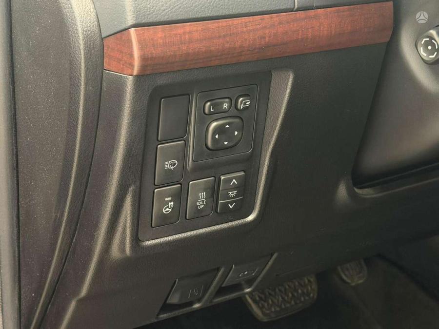 Brūns Toyota Land Cruiser 2016 Panevēža, ar dzinēja tilpumu 2.76 L un nobraukumu 156 tūkst. km par 29900 €, foto 12 vietnē AUTOMOTO.COM.LV