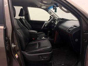 Brūns Toyota Land Cruiser 2016 Panevēža, ar dzinēja tilpumu 2.76 L un nobraukumu 156 tūkst. km par 29900 €, foto 17 vietnē AUTOMOTO.COM.LV