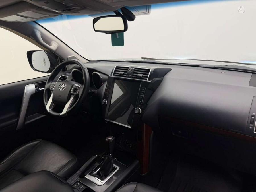 Brūns Toyota Land Cruiser 2016 Panevēža, ar dzinēja tilpumu 2.76 L un nobraukumu 156 tūkst. km par 29900 €, foto 19 vietnē AUTOMOTO.COM.LV