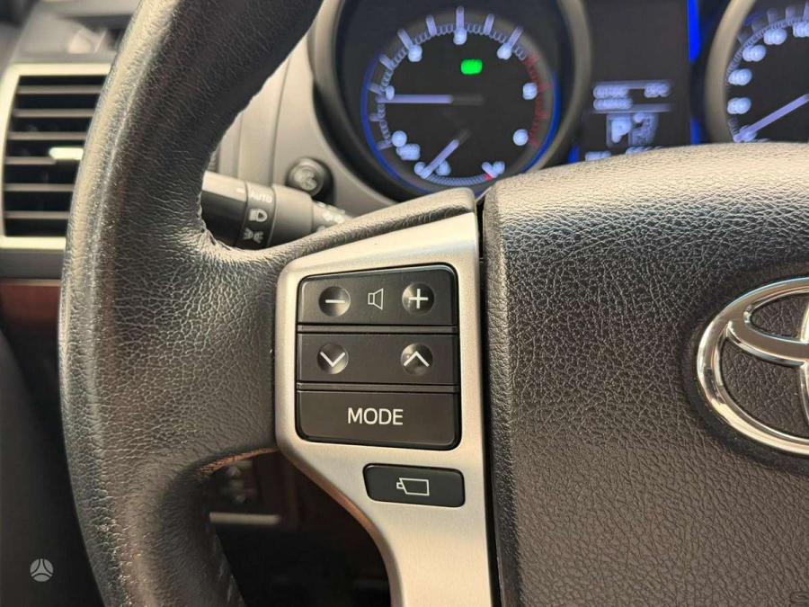 Brūns Toyota Land Cruiser 2016 Panevēža, ar dzinēja tilpumu 2.76 L un nobraukumu 156 tūkst. km par 29900 €, foto 22 vietnē AUTOMOTO.COM.LV