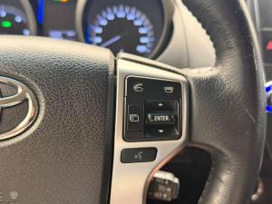 Brūns Toyota Land Cruiser 2016 Panevēža, ar dzinēja tilpumu 2.76 L un nobraukumu 156 tūkst. km par 29900 €, foto 23 vietnē AUTOMOTO.COM.LV