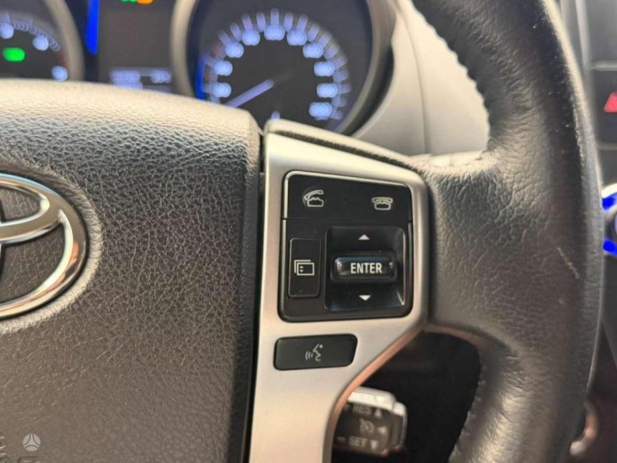 Brūns Toyota Land Cruiser 2016 Panevēža, ar dzinēja tilpumu 2.76 L un nobraukumu 156 tūkst. km par 29900 €, foto 23 vietnē AUTOMOTO.COM.LV