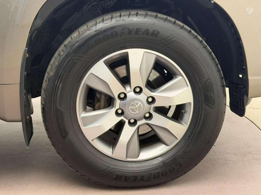 Brūns Toyota Land Cruiser 2016 Panevēža, ar dzinēja tilpumu 2.76 L un nobraukumu 156 tūkst. km par 29900 €, foto 41 vietnē AUTOMOTO.COM.LV