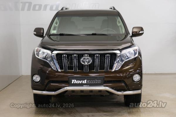 Brown Toyota Land Cruiser 2017 in Tallinn, with an engine capacity of 2.80 L and mileage of 105 thousand km for 34900 €, photo 3 on AUTOMOTO.COM.LV