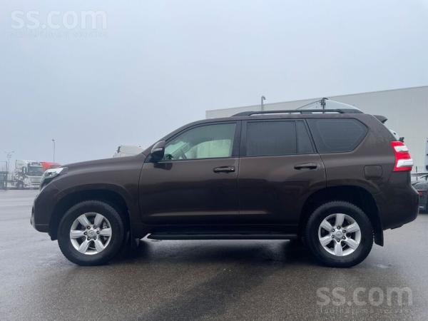 Brūns Toyota Land Cruiser 2017 Rīga, ar dzinēja tilpumu 2.70 L un nobraukumu 201 tūkst. km par 30000 €, foto 1 vietnē AUTOMOTO.COM.LV