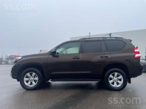 Brown Toyota Land Cruiser 2017 in Riga, with an engine capacity of 2.70 L and mileage of 201 thousand km for 30000 €, photo  on AUTOMOTO.COM.LV