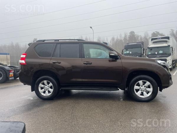 Brūns Toyota Land Cruiser 2017 Rīga, ar dzinēja tilpumu 2.70 L un nobraukumu 201 tūkst. km par 30000 €, foto 2 vietnē AUTOMOTO.COM.LV