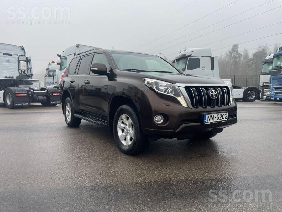 Brown Toyota Land Cruiser 2017 in Riga, with an engine capacity of 2.70 L and mileage of 201 thousand km for 30000 €, photo 4 on AUTOMOTO.COM.LV