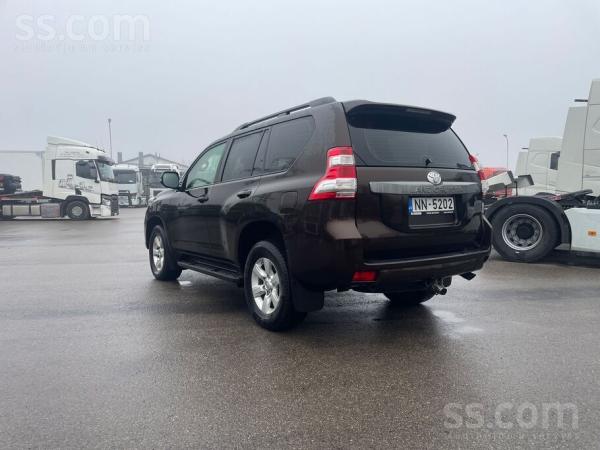 Brūns Toyota Land Cruiser 2017 Rīga, ar dzinēja tilpumu 2.70 L un nobraukumu 201 tūkst. km par 30000 €, foto 5 vietnē AUTOMOTO.COM.LV