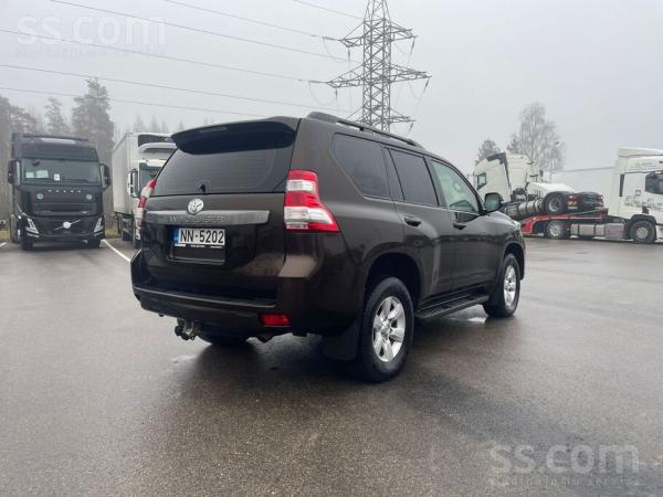 Brūns Toyota Land Cruiser 2017 Rīga, ar dzinēja tilpumu 2.70 L un nobraukumu 201 tūkst. km par 30000 €, foto 6 vietnē AUTOMOTO.COM.LV