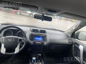 Brown Toyota Land Cruiser 2017 in Riga, with an engine capacity of 2.70 L and mileage of 201 thousand km for 30000 €, photo 8 on AUTOMOTO.COM.LV