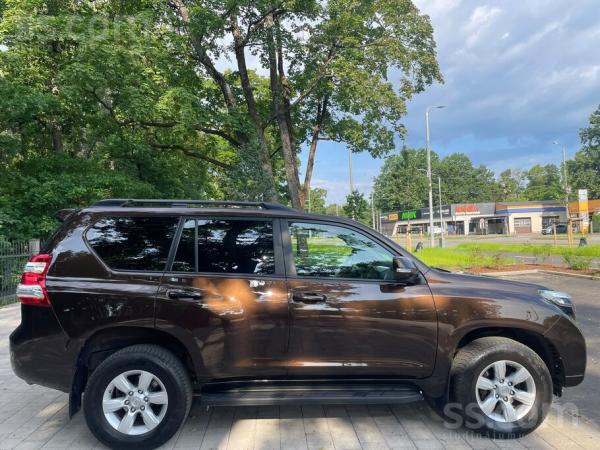 Brown Toyota Land Cruiser 2017 in Riga, with an engine capacity of 2.70 L and mileage of 204 thousand km for 30000 €, photo 1 on AUTOMOTO.COM.LV