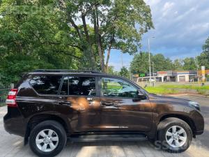 Brown Toyota Land Cruiser 2017 in Riga, with an engine capacity of 2.70 L and mileage of 204 thousand km for 30000 €, photo  on AUTOMOTO.COM.LV