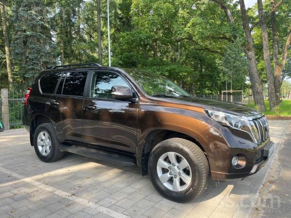 Brown Toyota Land Cruiser 2017 in Riga, with an engine capacity of 2.70 L and mileage of 204 thousand km for 30000 €, photo 2 on AUTOMOTO.COM.LV