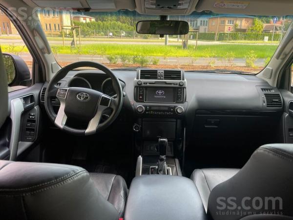 Brown Toyota Land Cruiser 2017 in Riga, with an engine capacity of 2.70 L and mileage of 204 thousand km for 30000 €, photo 6 on AUTOMOTO.COM.LV