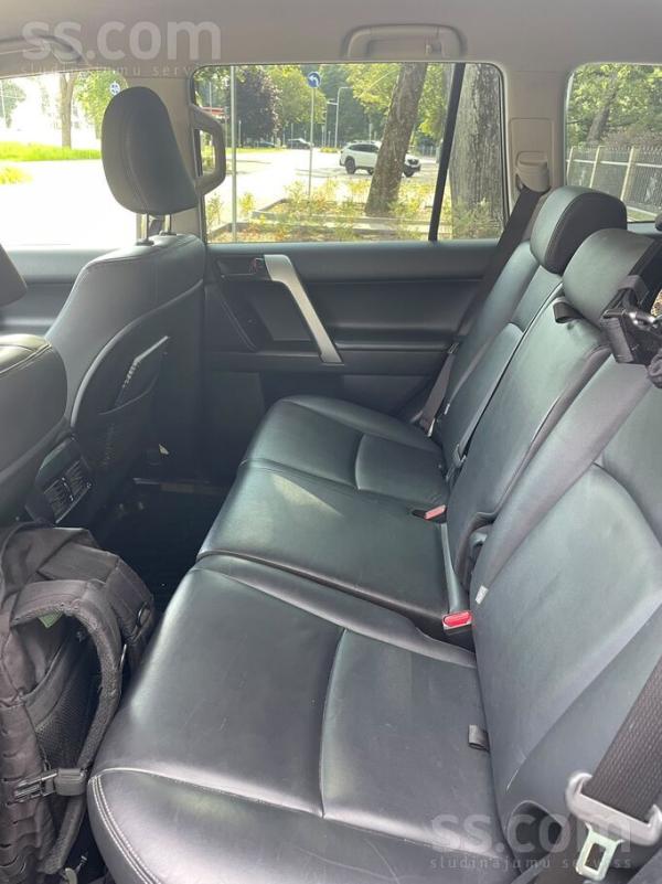 Brown Toyota Land Cruiser 2017 in Riga, with an engine capacity of 2.70 L and mileage of 204 thousand km for 30000 €, photo 8 on AUTOMOTO.COM.LV