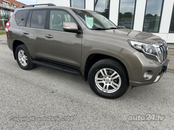 Brūns Toyota Land Cruiser 2017 Tallina, ar dzinēja tilpumu 2.80 L un nobraukumu 132 tūkst. km par 35000 €, foto 3 vietnē AUTOMOTO.COM.LV