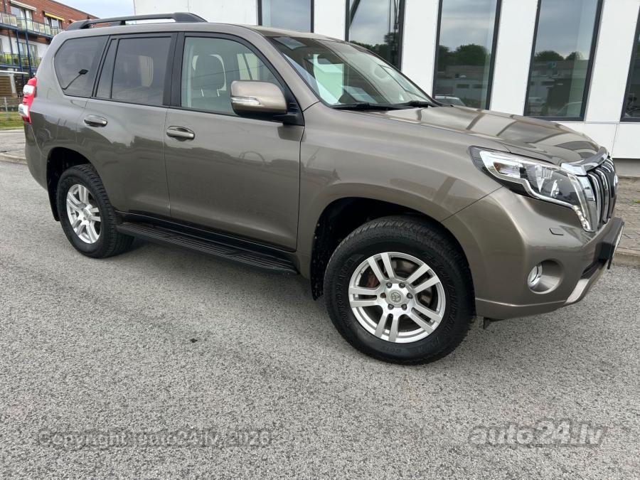 Brown Toyota Land Cruiser 2017 in Tallinn, with an engine capacity of 2.80 L and mileage of 132 thousand km for 35000 €, photo 4 on AUTOMOTO.COM.LV