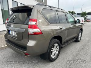 Brown Toyota Land Cruiser 2017 in Tallinn, with an engine capacity of 2.80 L and mileage of 132 thousand km for 35000 €, photo 5 on AUTOMOTO.COM.LV