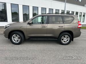 Brown Toyota Land Cruiser 2017 in Tallinn, with an engine capacity of 2.80 L and mileage of 132 thousand km for 35000 €, photo 7 on AUTOMOTO.COM.LV