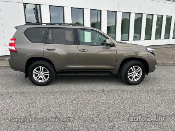 Brūns Toyota Land Cruiser 2017 Tallina, ar dzinēja tilpumu 2.80 L un nobraukumu 132 tūkst. km par 35000 €, foto 7 vietnē AUTOMOTO.COM.LV