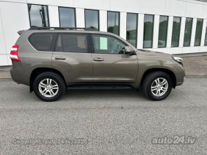 Brown Toyota Land Cruiser 2017 in Tallinn, with an engine capacity of 2.80 L and mileage of 132 thousand km for 35000 €, photo 8 on AUTOMOTO.COM.LV