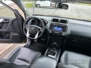 Brown Toyota Land Cruiser 2017 in Tallinn, with an engine capacity of 2.80 L and mileage of 132 thousand km for 35000 €, photo 10 on AUTOMOTO.COM.LV