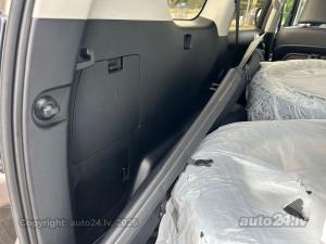 Brown Toyota Land Cruiser 2017 in Tallinn, with an engine capacity of 2.80 L and mileage of 132 thousand km for 35000 €, photo 16 on AUTOMOTO.COM.LV