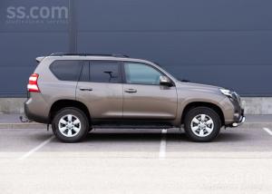 Brown Toyota Land Cruiser 2017 in Riga, with an engine capacity of 2.80 L and mileage of 150 thousand km for 29990 €, photo 3 on AUTOMOTO.COM.LV