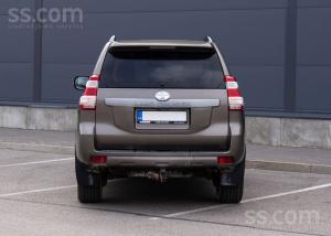 Brown Toyota Land Cruiser 2017 in Riga, with an engine capacity of 2.80 L and mileage of 150 thousand km for 29990 €, photo 4 on AUTOMOTO.COM.LV
