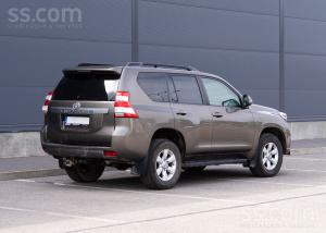 Brown Toyota Land Cruiser 2017 in Riga, with an engine capacity of 2.80 L and mileage of 150 thousand km for 29990 €, photo 6 on AUTOMOTO.COM.LV