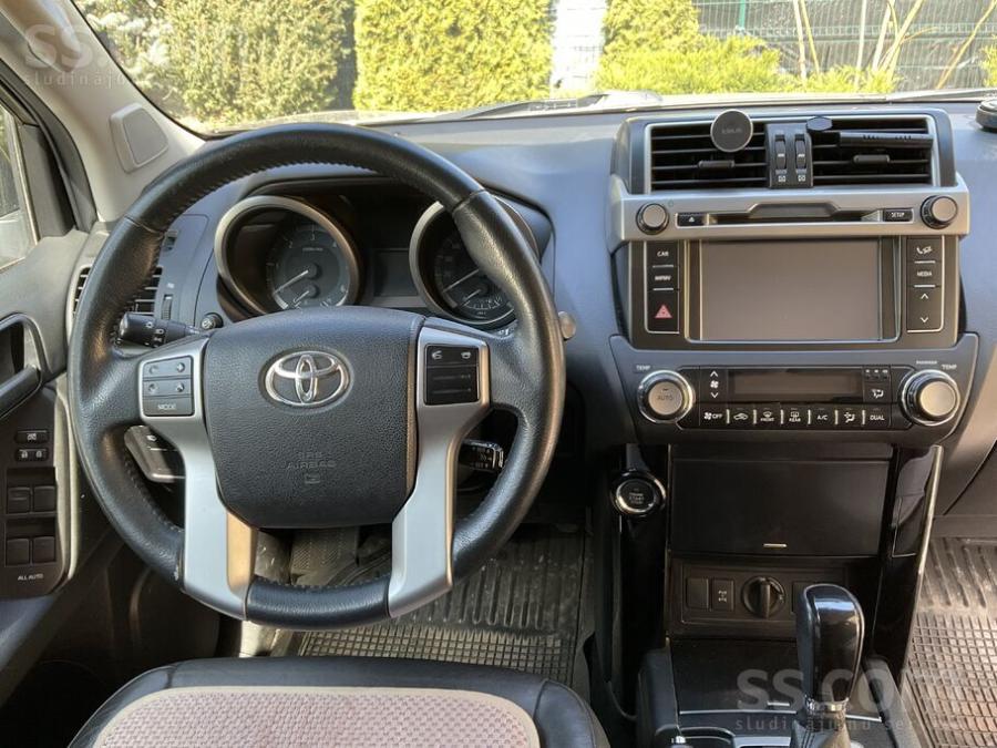 Brown Toyota Land Cruiser 2017 in Riga, with an engine capacity of 2.80 L and mileage of 150 thousand km for 29990 €, photo 10 on AUTOMOTO.COM.LV
