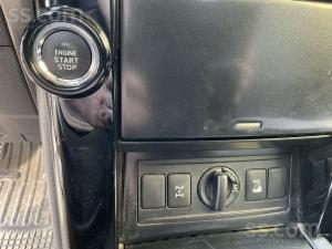 Brown Toyota Land Cruiser 2017 in Riga, with an engine capacity of 2.80 L and mileage of 150 thousand km for 29990 €, photo 12 on AUTOMOTO.COM.LV