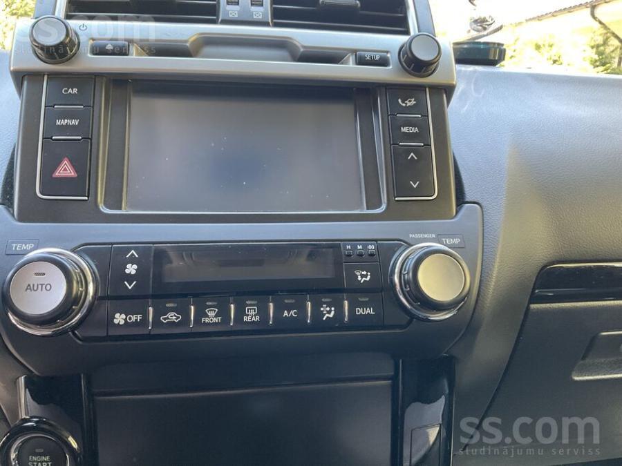 Brown Toyota Land Cruiser 2017 in Riga, with an engine capacity of 2.80 L and mileage of 150 thousand km for 29990 €, photo 13 on AUTOMOTO.COM.LV
