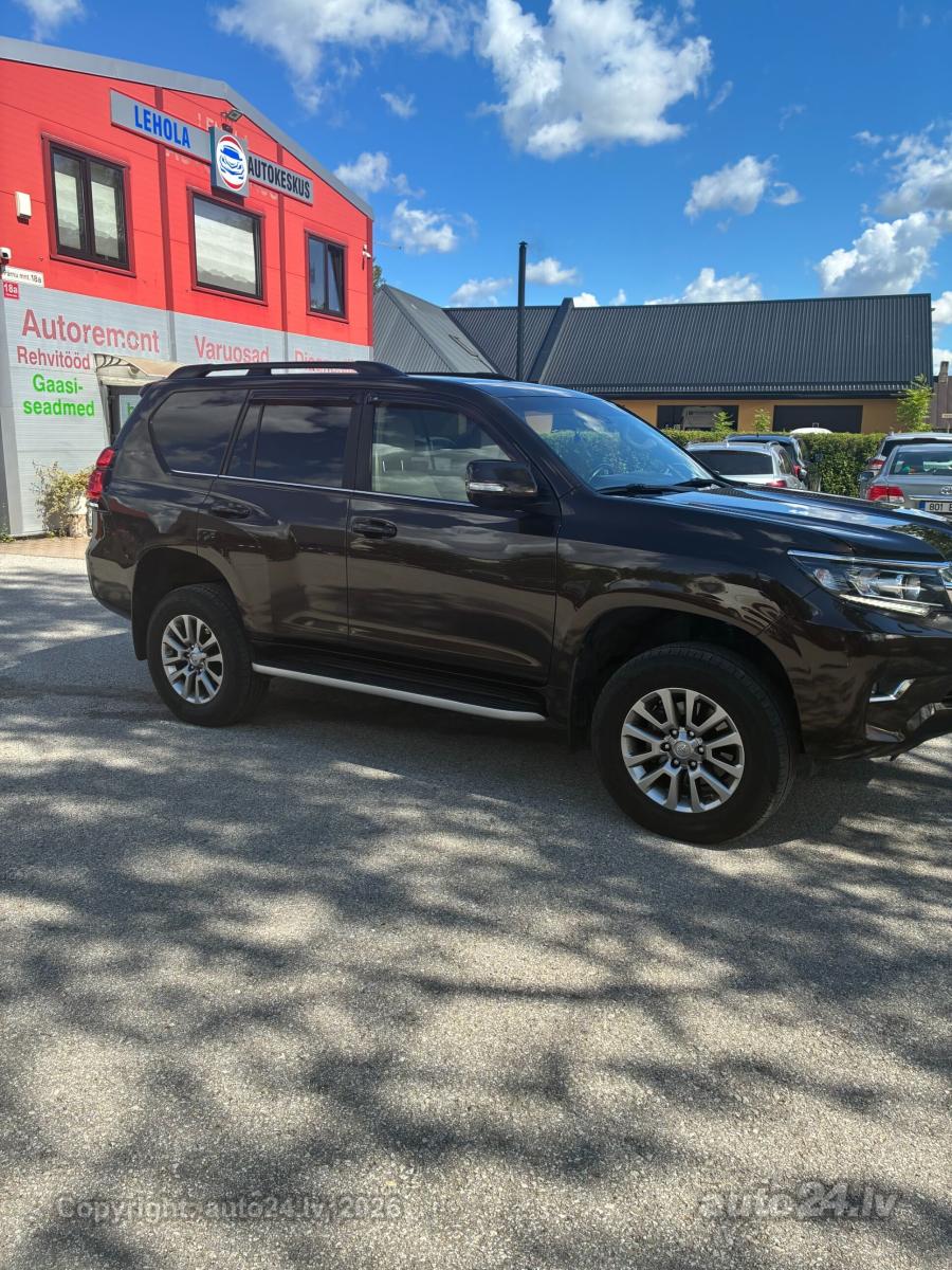 Brūns Toyota Land Cruiser 2018 Viljandi, ar dzinēja tilpumu 2.80 L un nobraukumu 222 tūkst. km par 39000 €, foto 5 vietnē AUTOMOTO.COM.LV