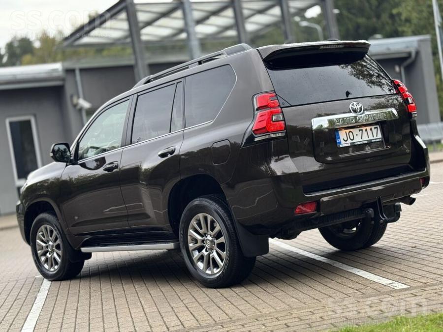 Brūns Toyota Land Cruiser 2018 Jūrmala, ar dzinēja tilpumu 2.80 L un nobraukumu 0 tūkst. km par 39900 €, foto 3 vietnē AUTOMOTO.COM.LV