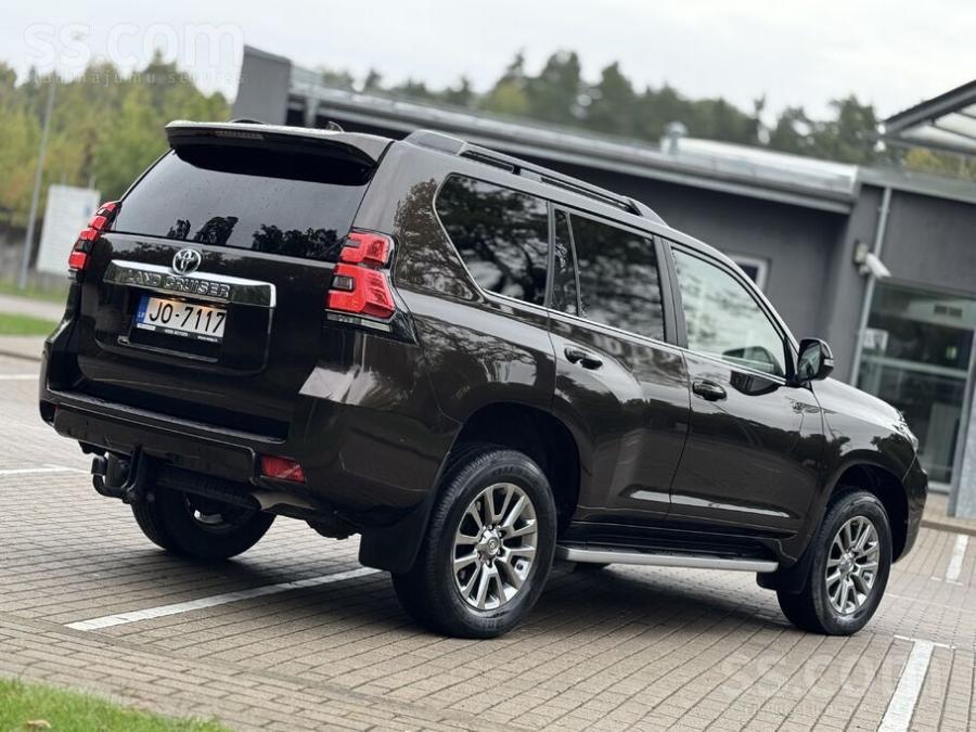 Brūns Toyota Land Cruiser 2018 Jūrmala, ar dzinēja tilpumu 2.80 L un nobraukumu 0 tūkst. km par 39900 €, foto 5 vietnē AUTOMOTO.COM.LV