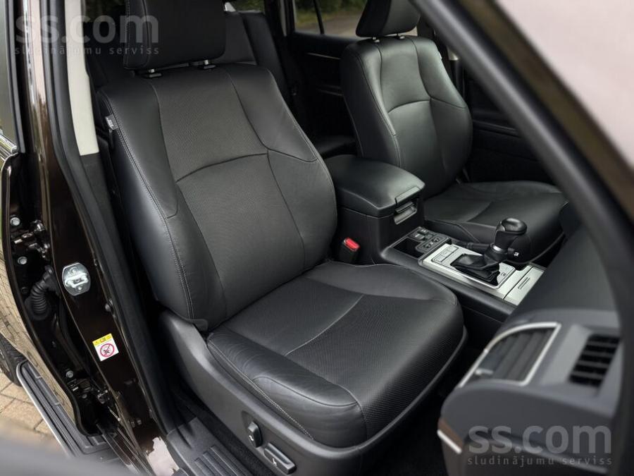 Brūns Toyota Land Cruiser 2018 Jūrmala, ar dzinēja tilpumu 2.80 L un nobraukumu 0 tūkst. km par 39900 €, foto 10 vietnē AUTOMOTO.COM.LV