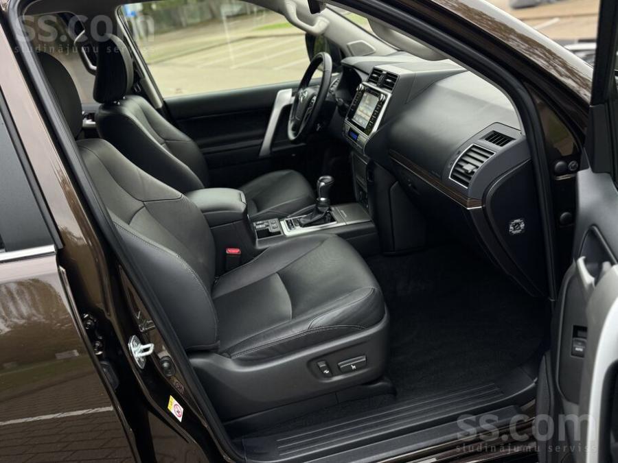 Brūns Toyota Land Cruiser 2018 Jūrmala, ar dzinēja tilpumu 2.80 L un nobraukumu 0 tūkst. km par 39900 €, foto 11 vietnē AUTOMOTO.COM.LV