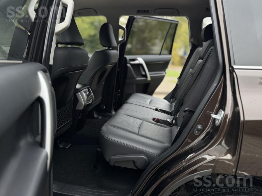 Brūns Toyota Land Cruiser 2018 Jūrmala, ar dzinēja tilpumu 2.80 L un nobraukumu 0 tūkst. km par 39900 €, foto 13 vietnē AUTOMOTO.COM.LV