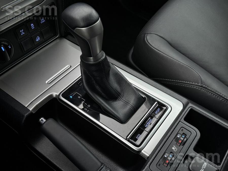 Brūns Toyota Land Cruiser 2018 Jūrmala, ar dzinēja tilpumu 2.80 L un nobraukumu 0 tūkst. km par 39900 €, foto 27 vietnē AUTOMOTO.COM.LV