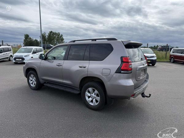 Brūns Toyota Land Cruiser 2021 Viļņa, ar dzinēja tilpumu 2.76 L un nobraukumu 158 tūkst. km par 39900 €, foto 7 vietnē AUTOMOTO.COM.LV