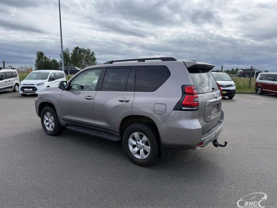 Brown Toyota Land Cruiser 2021 in Vilnius, with an engine capacity of 2.76 L and mileage of 158 thousand km for 39900 €, photo 8 on AUTOMOTO.COM.LV
