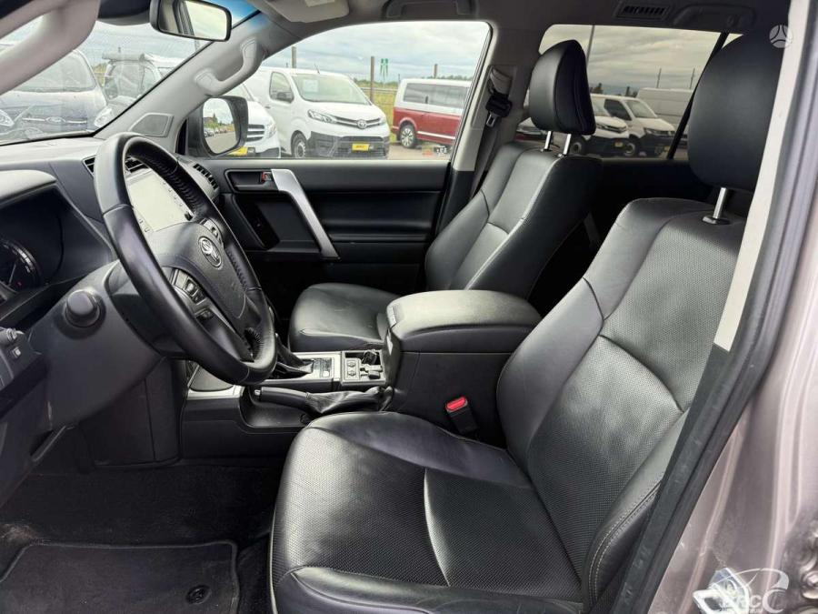 Brown Toyota Land Cruiser 2021 in Vilnius, with an engine capacity of 2.76 L and mileage of 158 thousand km for 39900 €, photo 25 on AUTOMOTO.COM.LV