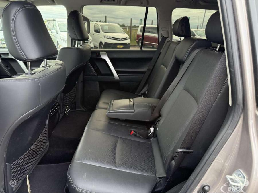 Brown Toyota Land Cruiser 2021 in Vilnius, with an engine capacity of 2.76 L and mileage of 158 thousand km for 39900 €, photo 27 on AUTOMOTO.COM.LV