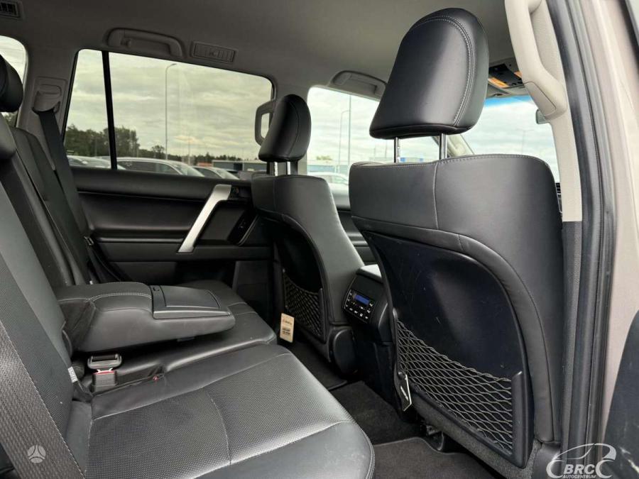 Brown Toyota Land Cruiser 2021 in Vilnius, with an engine capacity of 2.76 L and mileage of 158 thousand km for 39900 €, photo 29 on AUTOMOTO.COM.LV