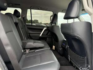 Brown Toyota Land Cruiser 2021 in Vilnius, with an engine capacity of 2.76 L and mileage of 158 thousand km for 39900 €, photo 30 on AUTOMOTO.COM.LV