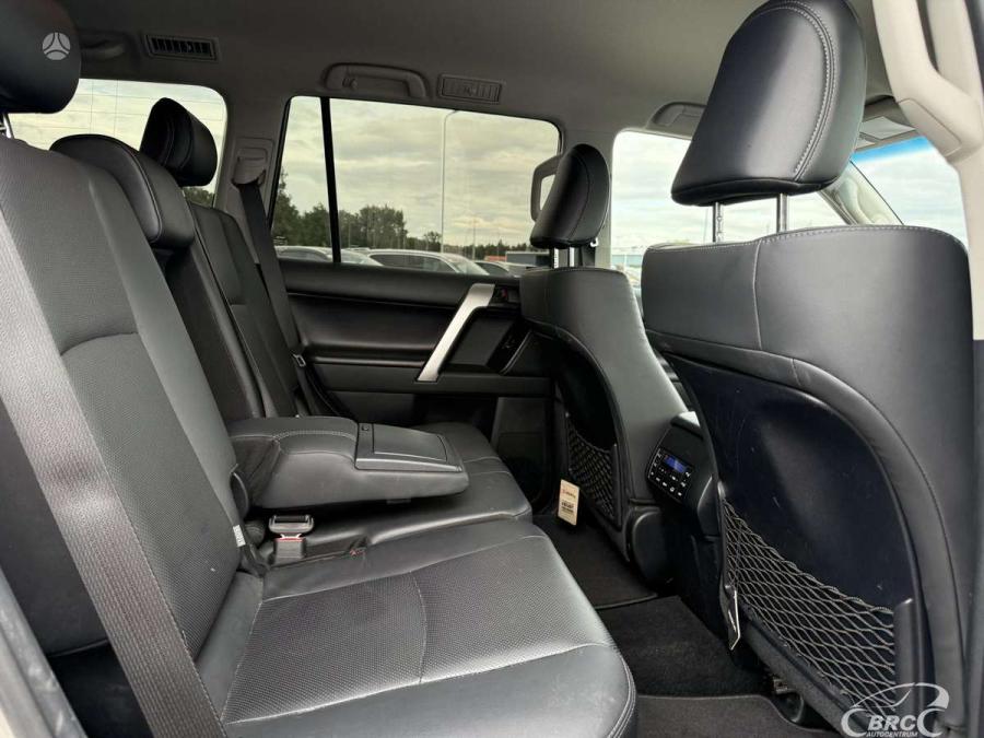 Brown Toyota Land Cruiser 2021 in Vilnius, with an engine capacity of 2.76 L and mileage of 158 thousand km for 39900 €, photo 30 on AUTOMOTO.COM.LV