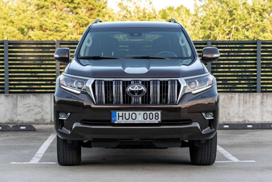 Brūns Toyota Land Cruiser 2021 Viļņa, ar dzinēja tilpumu 2.76 L un nobraukumu 78 tūkst. km par 49000 €, foto 4 vietnē AUTOMOTO.COM.LV