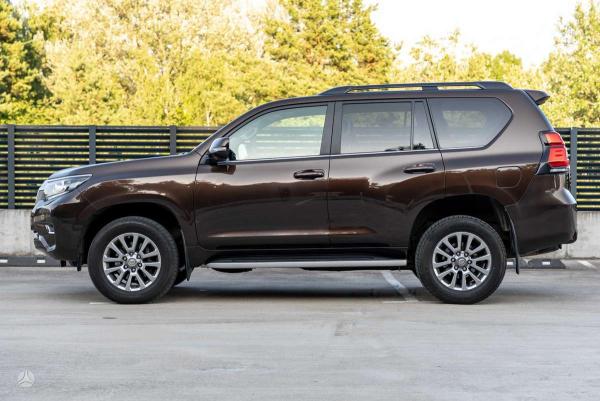 Brown Toyota Land Cruiser 2021 in Vilnius, with an engine capacity of 2.76 L and mileage of 78 thousand km for 49000 €, photo 5 on AUTOMOTO.COM.LV